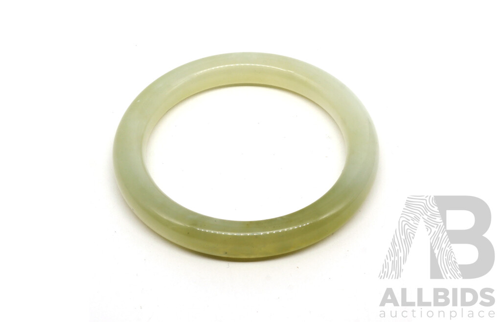 Chinese Carved Bowenite Bangle - Lot 1461072 | ALLBIDS