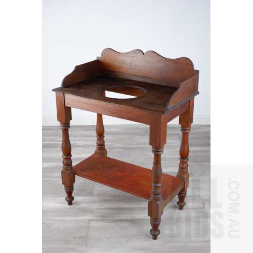 Antique Cedar Washstand, Late 19th - Lot 1348295 | ALLBIDS