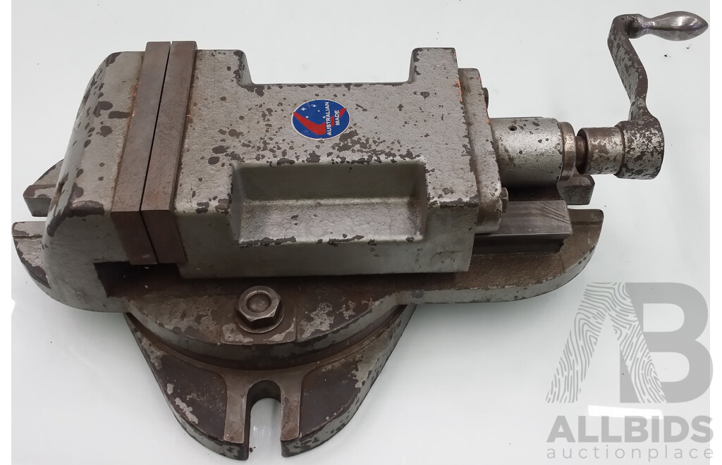 Bench Vice With Swivel Plate - Lot 1444451 | ALLBIDS