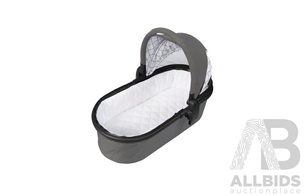 BACCANI Lusso Bassinet Grey ORP - Lot 1461107 | ALLBIDS