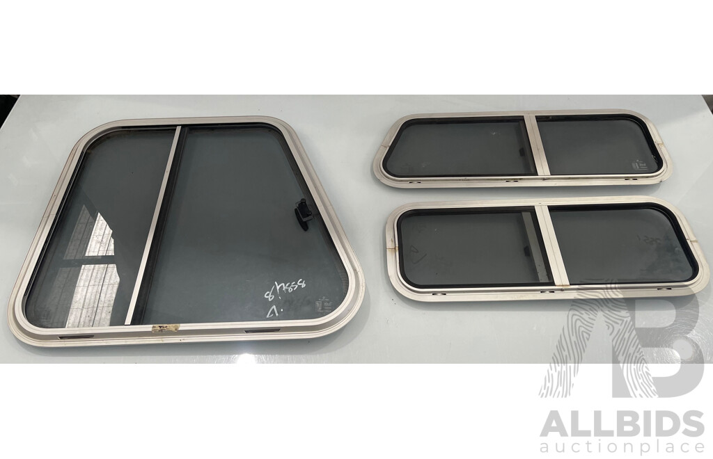 Aluminum Framed Caravan Windows - Lot 1470010 | CARBIDS