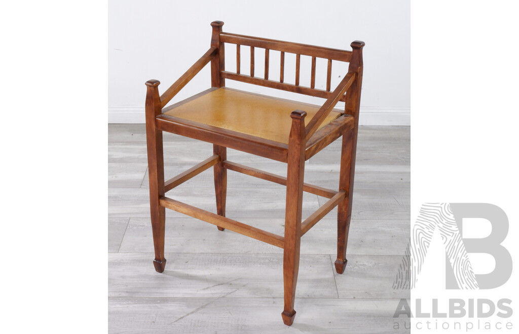 Vintage Timber Hall Stool - Lot 1525383 | ALLBIDS