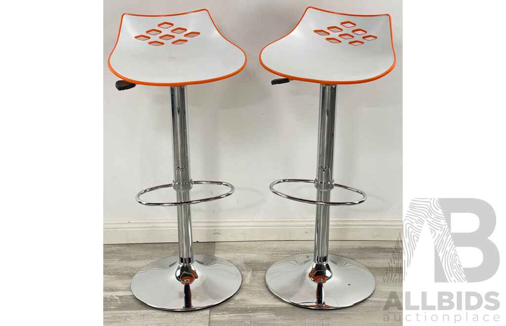 Aviva Gas Lift Stool Set of 2 Brand - Lot 1476317 | ALLBIDS
