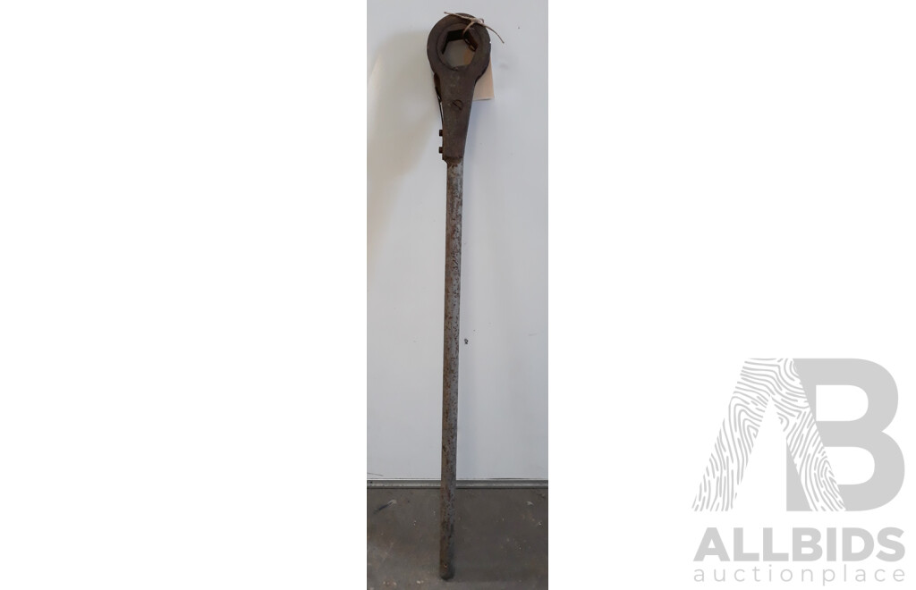 Old Large Wheel Spanner - Lot 1486212 | CARBIDS