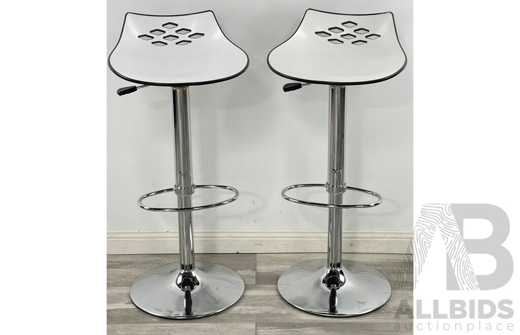 Aviva Gas Lift Stool Set of 2 Brand - Lot 1491570 | ALLBIDS