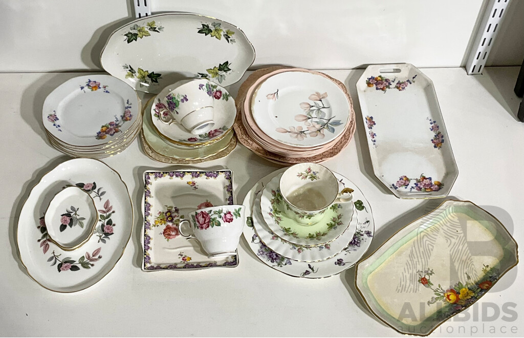 Large Assortment of Vintage Porcelain - Lot 1513863 | ALLBIDS