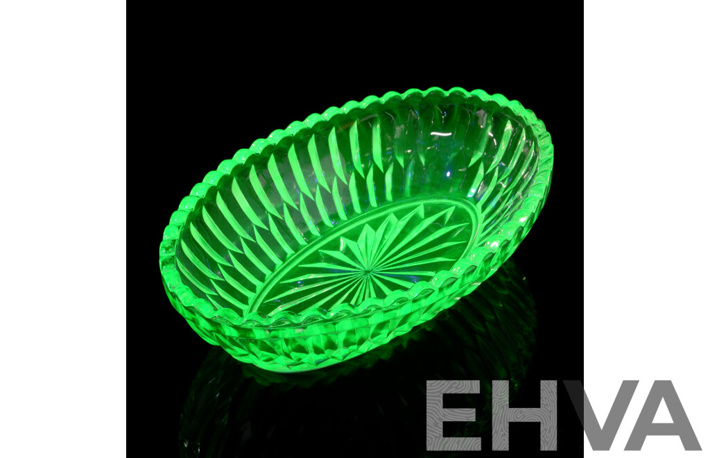 Vintage Crown Crystal Uranium Dish - Lot 1565795 | EHVA