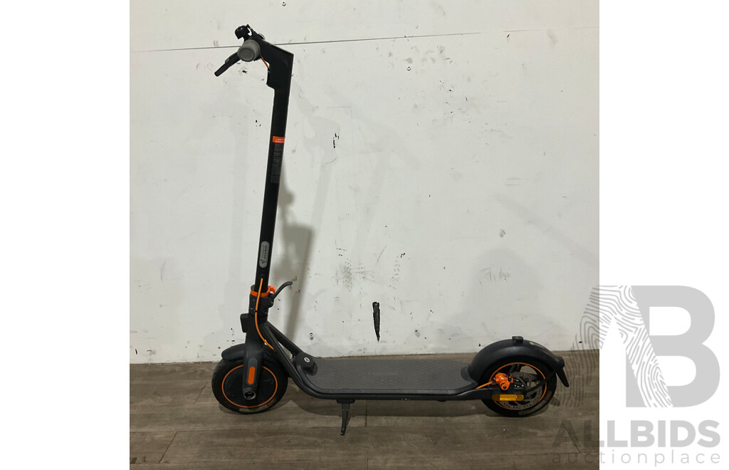 SEGWAY Ninebot Kickscooter F40A - Lot 1537401 | ALLBIDS