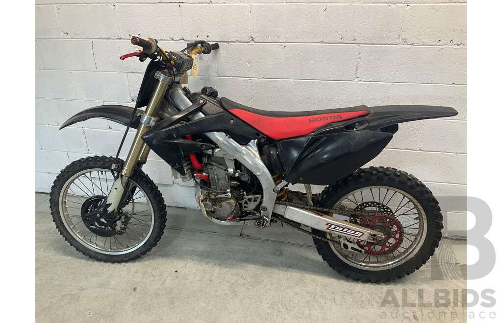 HONDA CRF Dirt Bike - Lot 1538044 | CARBIDS