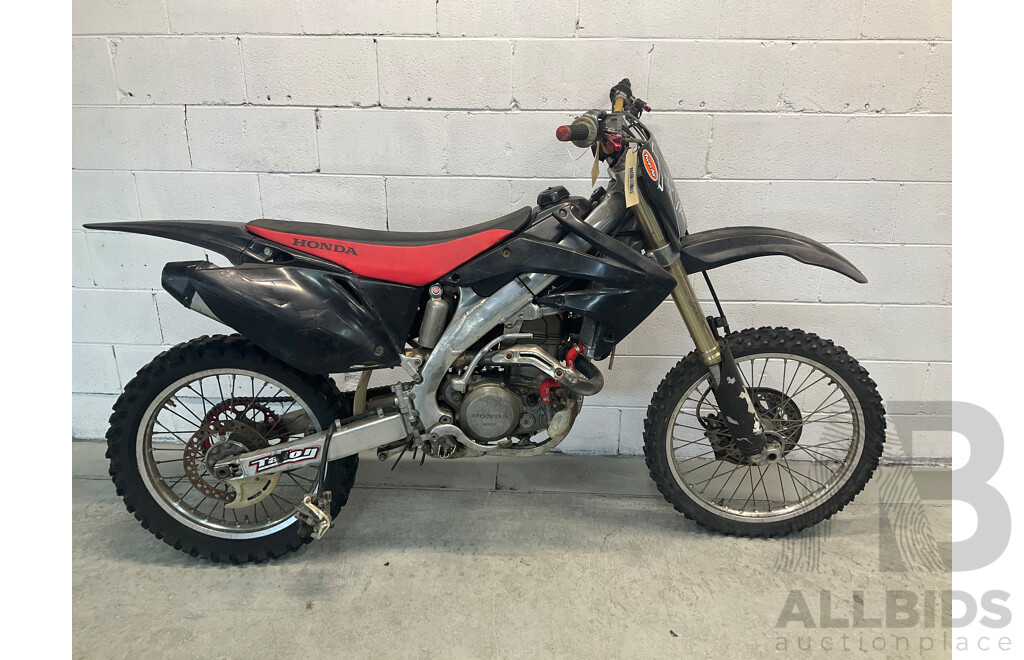 HONDA CRF Dirt Bike - Lot 1538044 | CARBIDS