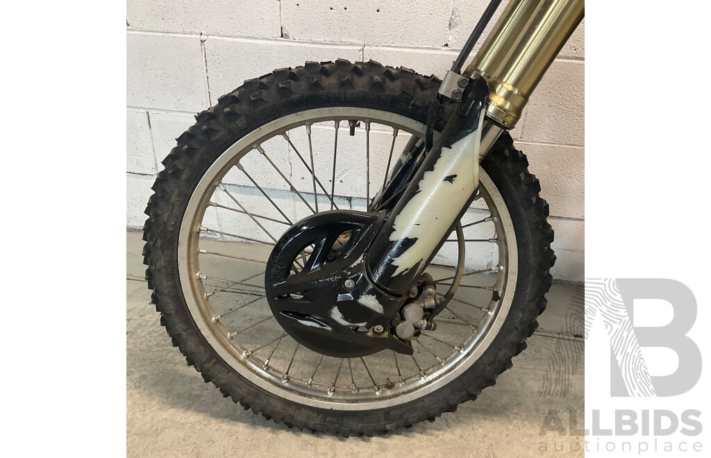 HONDA CRF Dirt Bike - Lot 1538044 | CARBIDS