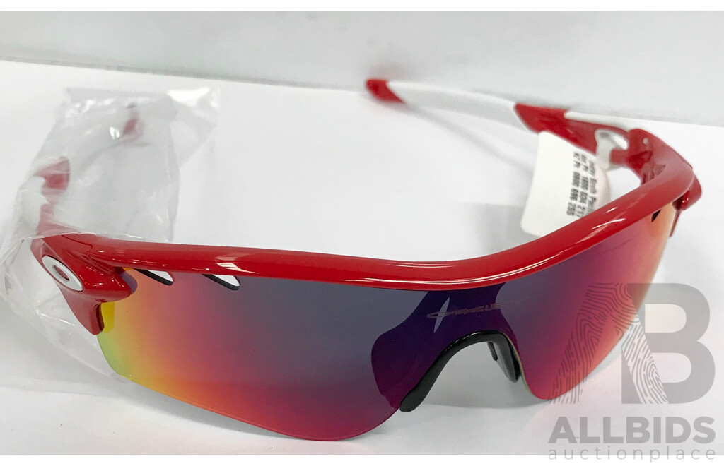 Oakley Radarlock Path Vented Sunglasses - Lot 1548504 | ALLBIDS