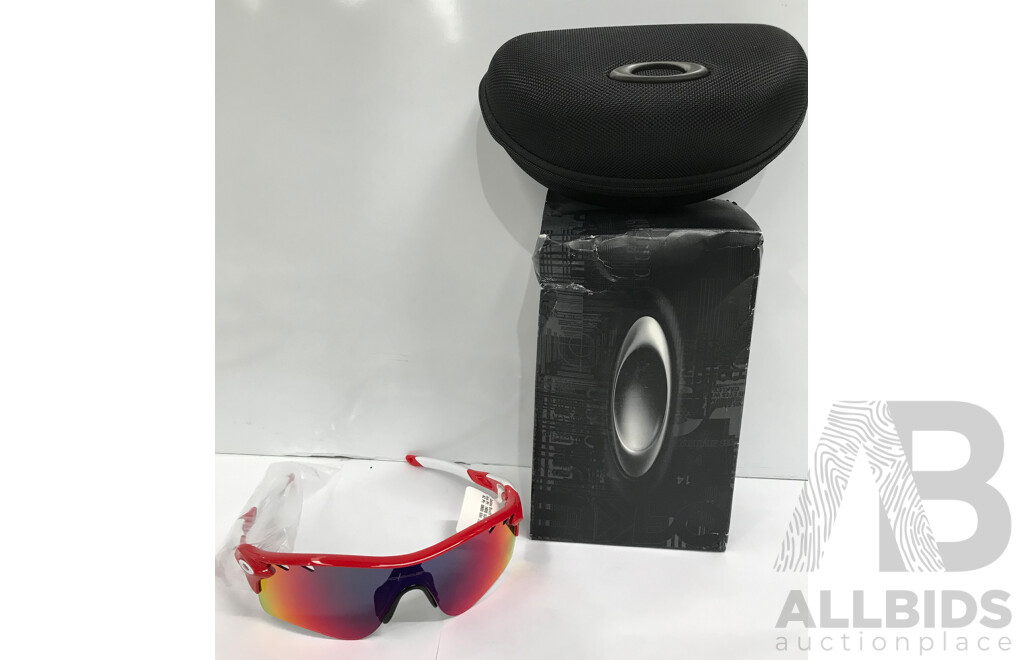 Oakley Radarlock Path Vented Sunglasses - Lot 1548504 | ALLBIDS