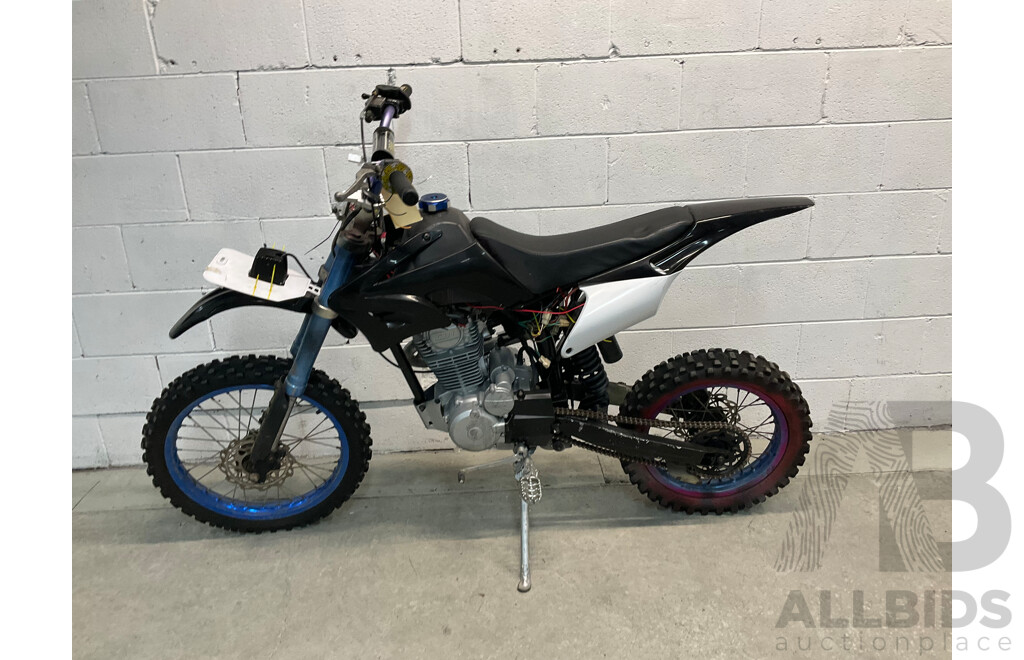 Tomik Dirt Bike - Lot 1552283 | CARBIDS