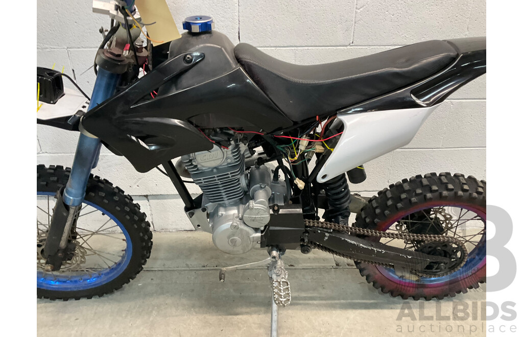Tomik Dirt Bike - Lot 1552283 | CARBIDS