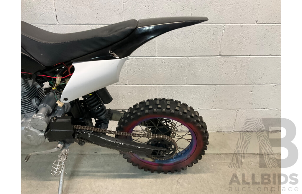 Tomik Dirt Bike - Lot 1552283 | CARBIDS