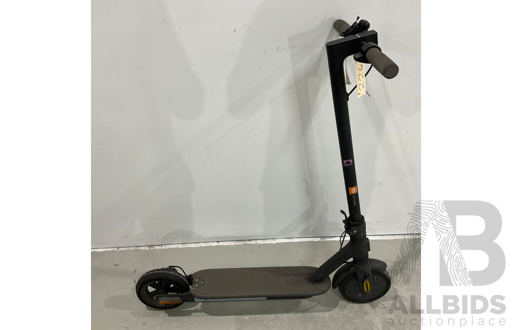 Segway Ninebot F40A Electric Scooter - Lot 1567836 | ALLBIDS