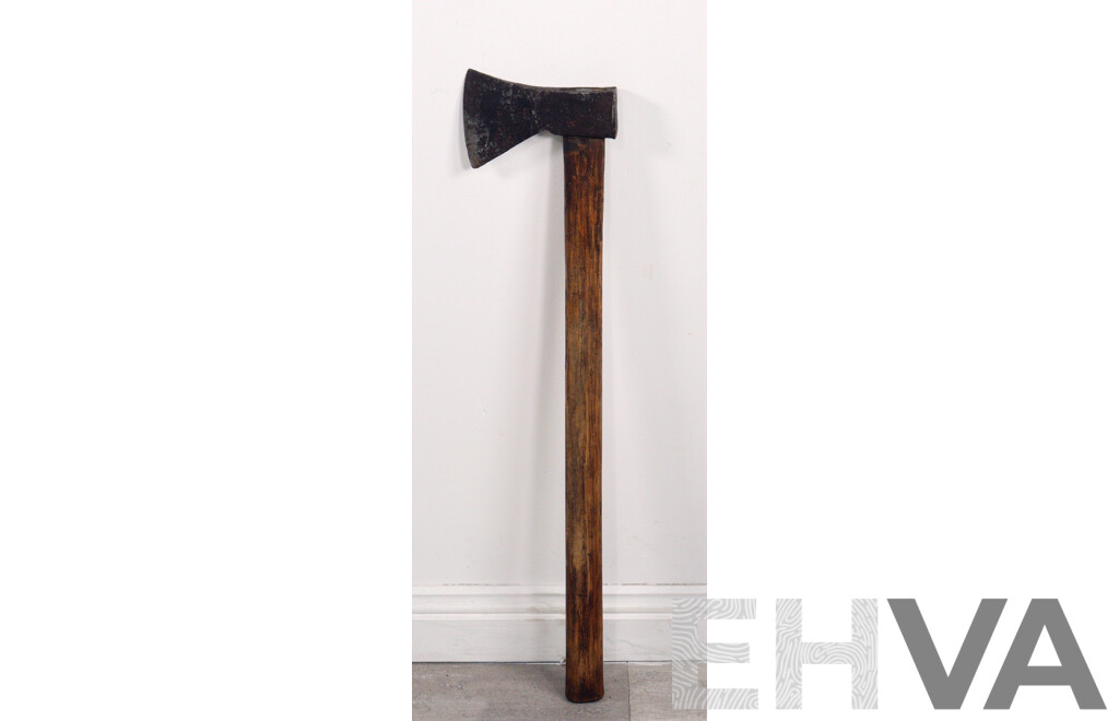 Vintage Long Handled Hatchet - Lot 1606434 | EHVA