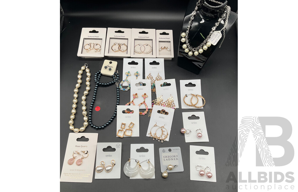 LOUISA and ONKO Costume Jewellery - Lot 1572968 | ALLBIDS