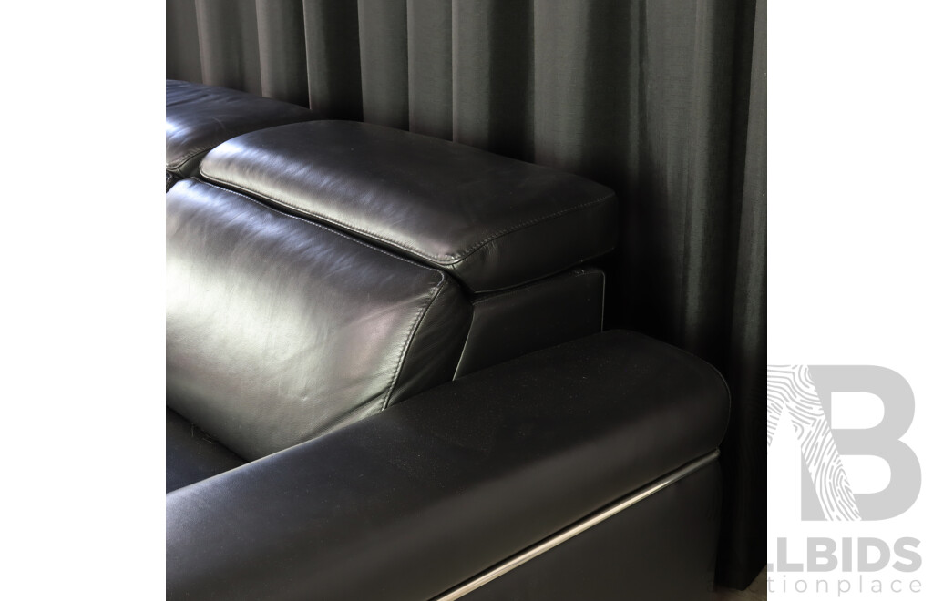 Linea Domo Leather Two Piece Sectional - Lot 1570176 | ALLBIDS