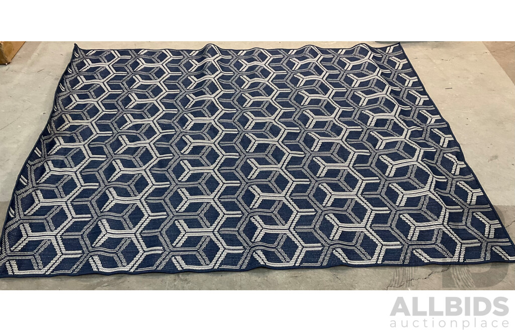 Blue Cubed Patten Carpet - Lot 1581503 | ALLBIDS