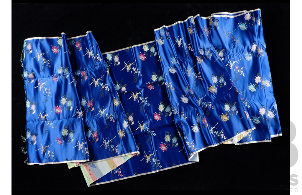 Large Vintage Full Silk Fabric - Lot 1583713 | ALLBIDS