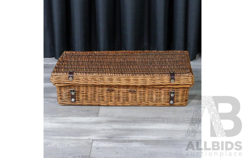 Brexton Picnic Wicker Hamper - Lot 1605799 | ALLBIDS