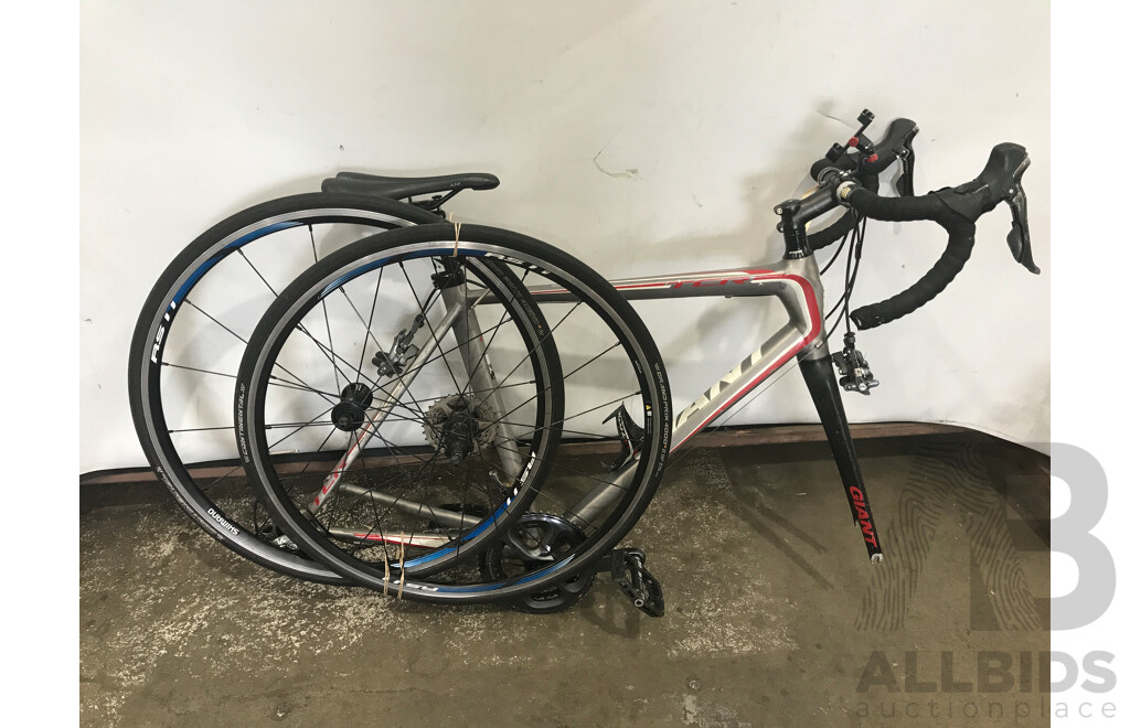 Giant Road Bike Frame with Tyres - Lot 1610832 | ALLBIDS