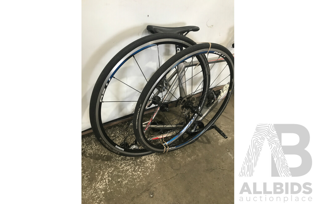 Giant Road Bike Frame with Tyres - Lot 1610832 | ALLBIDS
